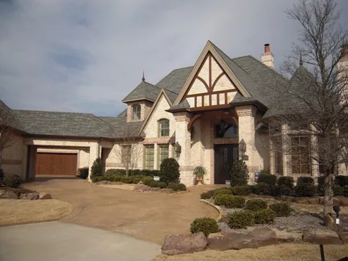 One-story castle plan with huge master bath - 4861