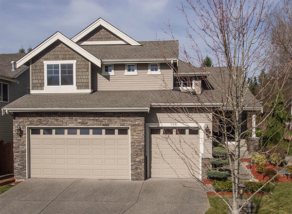 Traditional Midsize House Design with 4 Bedrooms and 2.1 Baths - 5603