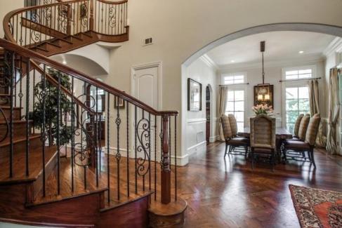 Foyer Design With Pebble Rock Garden
