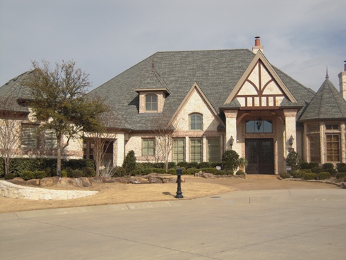 One-story castle plan with huge master bath - 4861