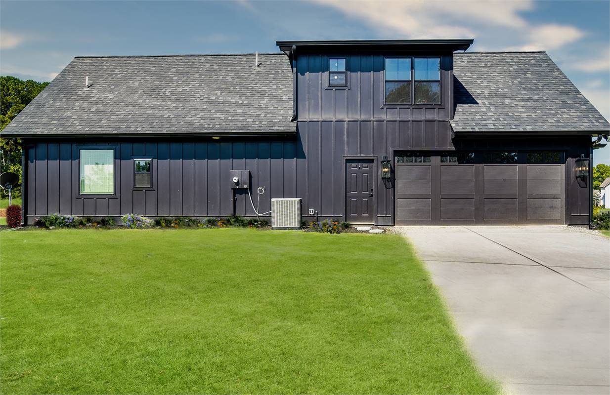 Walden Fabulous Exclusive 2,188 sqft, 3 bedroom 2.5 bathroom Farmhouse ...