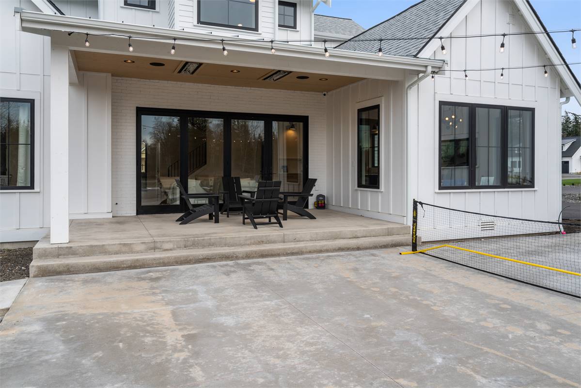 Beautiful Modern Farmhouse Style House Plan: Walnut Grove - 1615