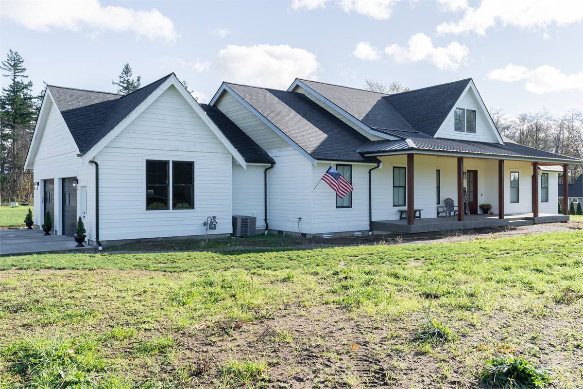 Charming Ranch Farm House Style House Plan 7839 - 7839