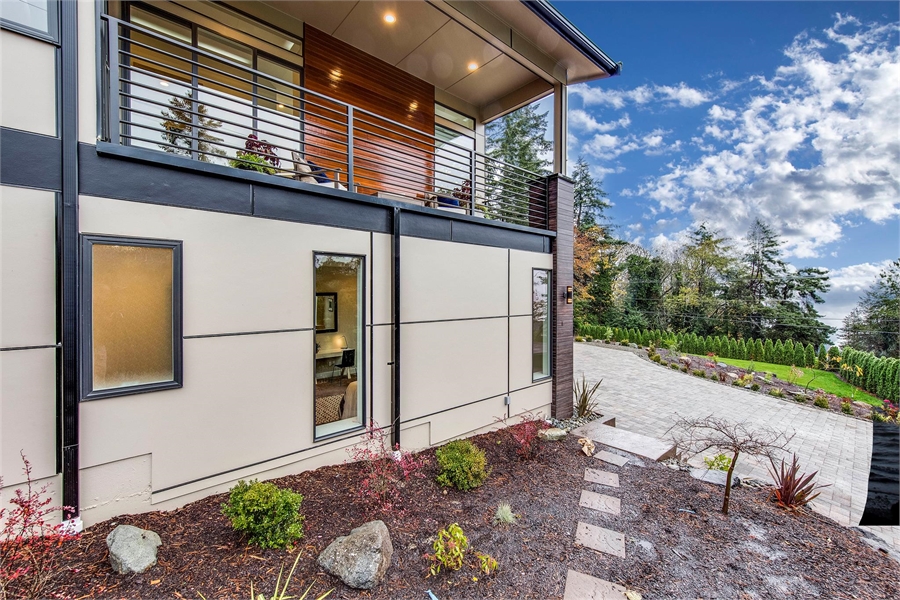 Inverted Living Contemporary Style House Plan 7884 - 7884